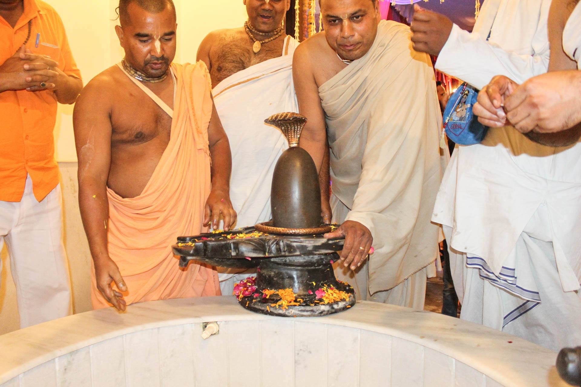 Exposing FISKCON: Hindu Culture in ISKCONs Facilities and beyond (Part ...